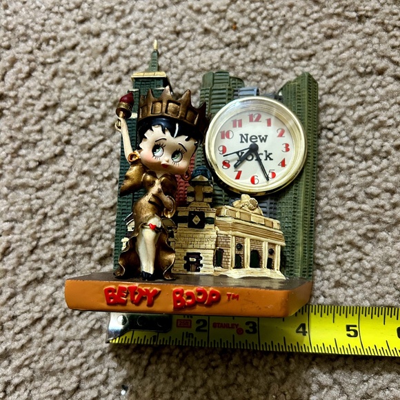 Betty Boop | Accents | Statue Of Liberty Betty Boop Clock | Poshmark